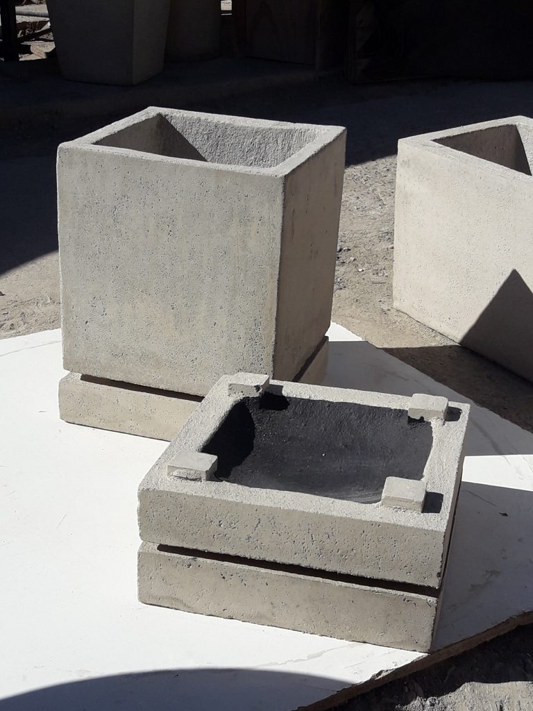 Bases recipientes de agua para macetas- Mobiliario Urbano Metropolitano