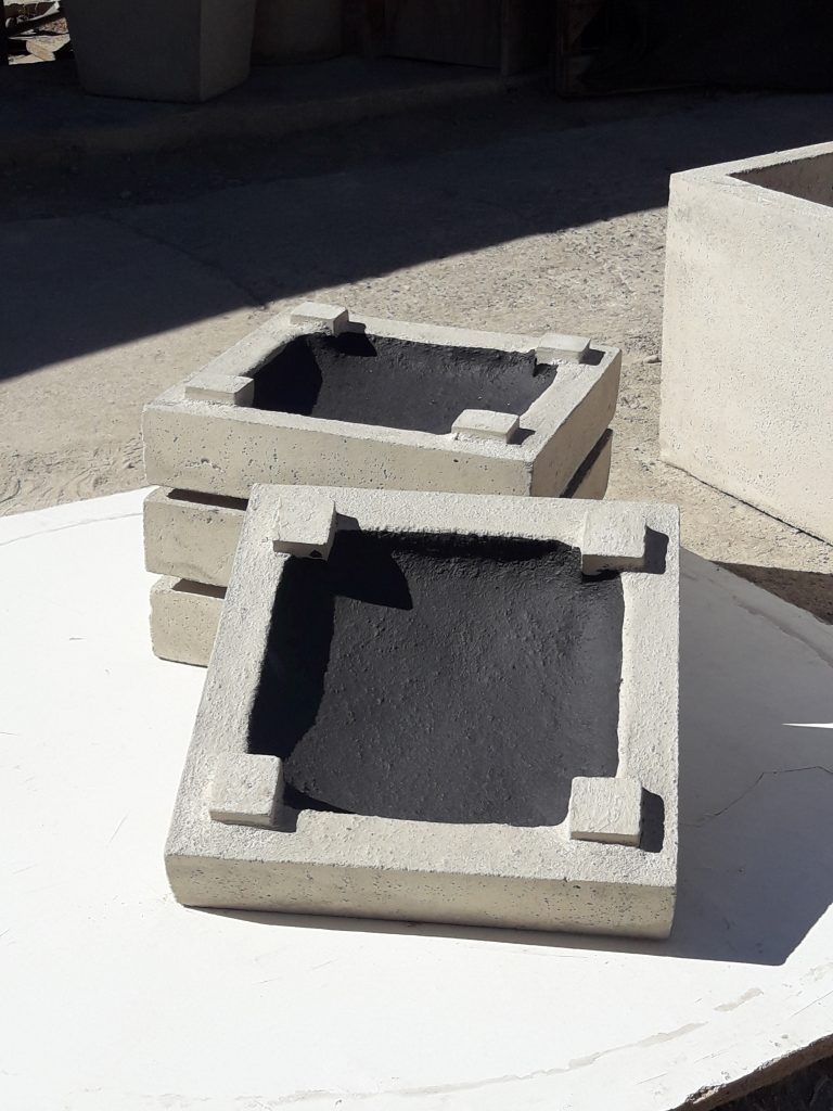 Bases recipientes de agua para macetas- Mobiliario Urbano Metropolitano